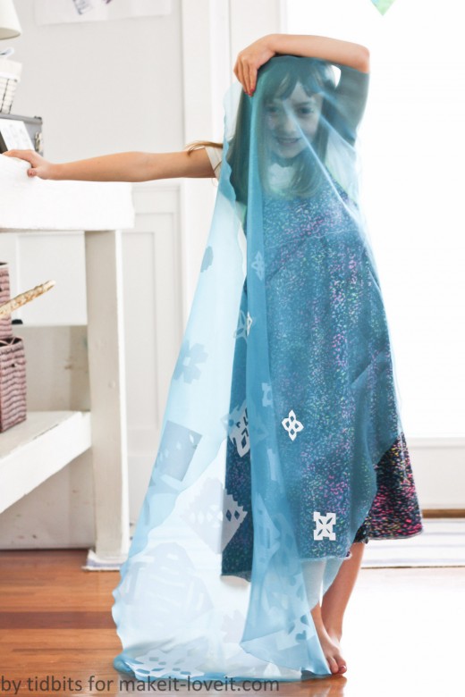 No-Sew ELSA CAPE (from Frozen)...a 'Do-It-Together' Project